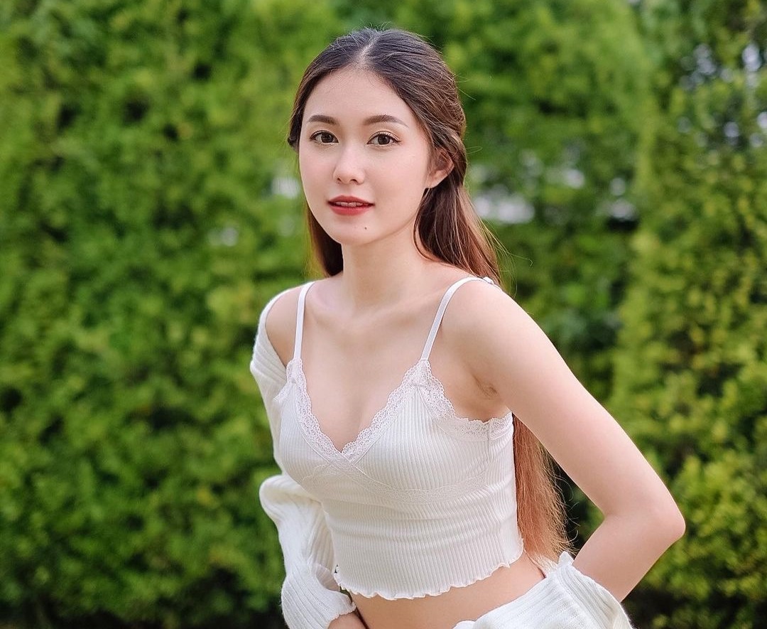 Find Chinese Brides Online Now — Connect with Foreign Mail Order Brides from China through ...